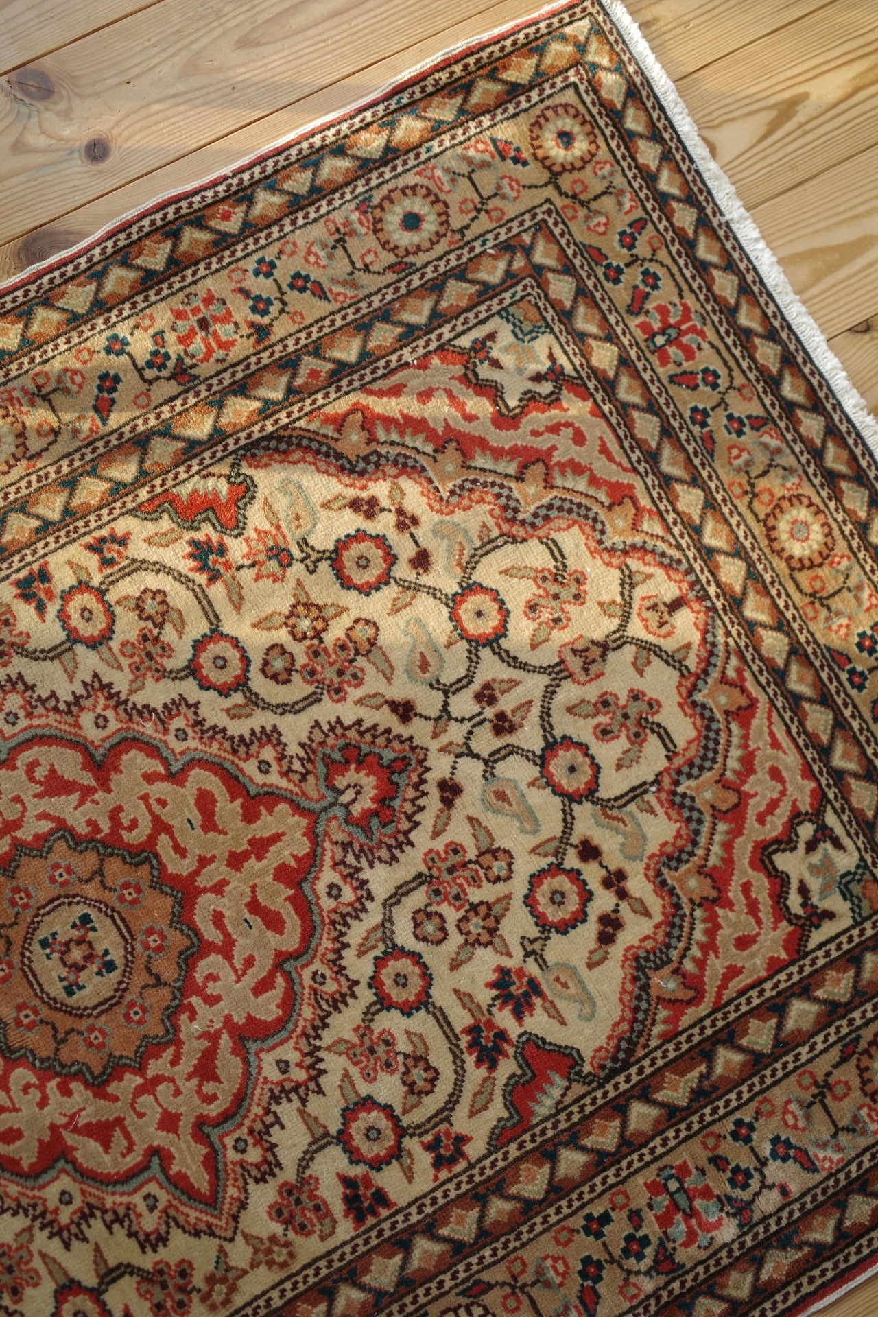 vintage Kayseri rug | Koreniwa vintagerug