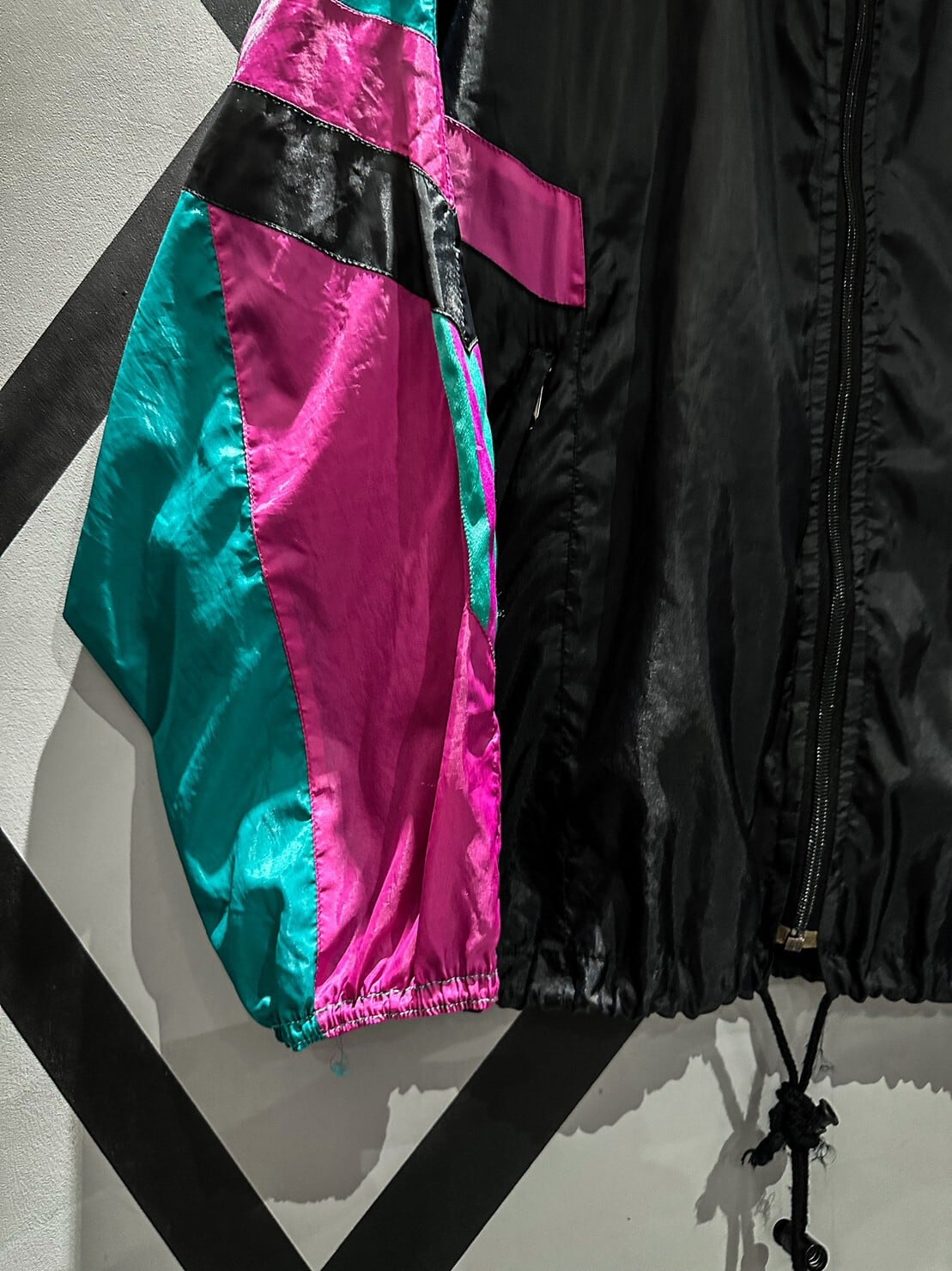 【X VINTAGE】"adidas" 80〜90's Hoodie Stowable Color Switching Design Euro Vintage Loose Nylon ...