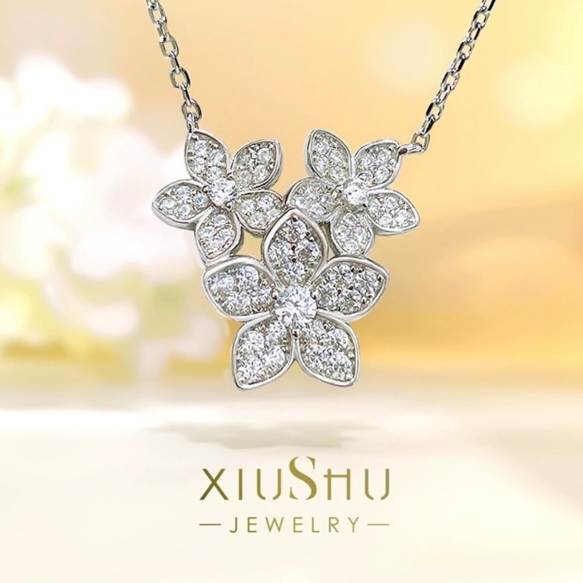 3フラワー 高炭素ダイヤモンド キラキラ ゴージャス シンプル かわいい 可愛い ネックレス レトロ 花 華やか 白 | キラキラゴージャスジュエリーのXIUSHU(シュシュ)