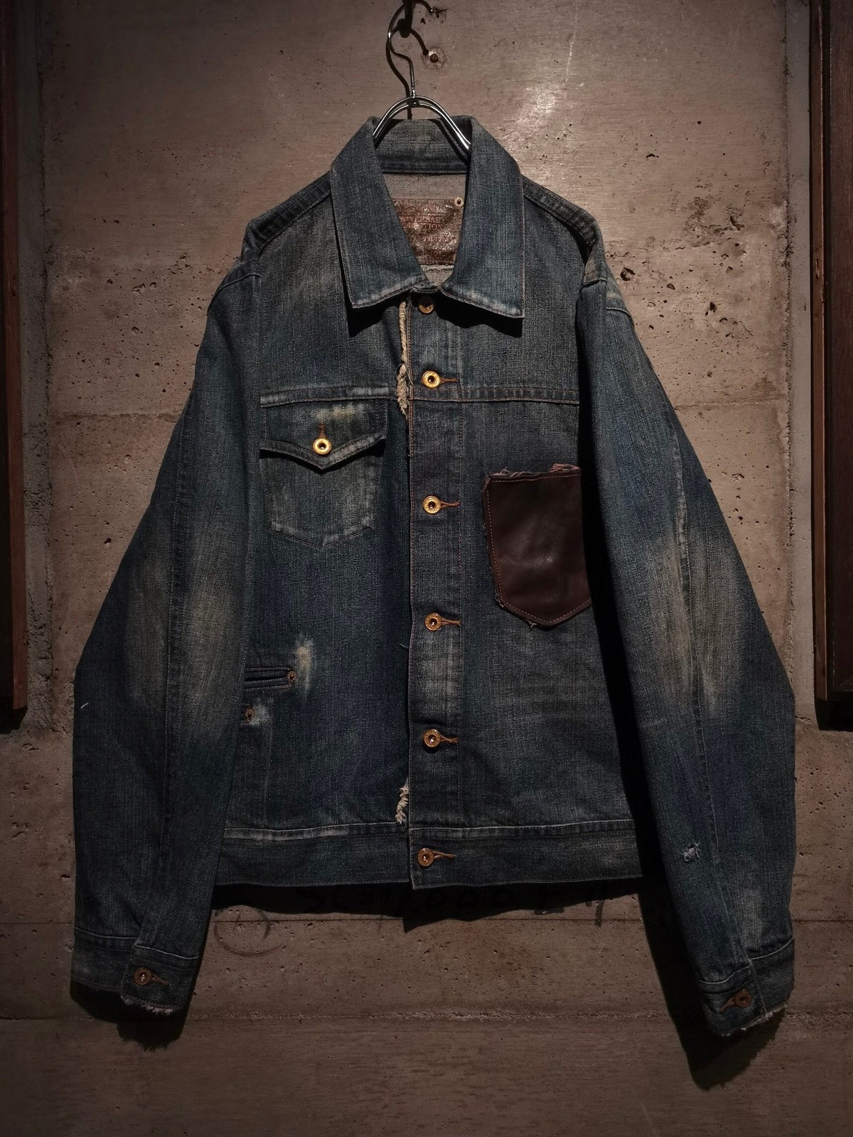 【Caka】Aging Leather Patch Gimmick Vintage Loose Denim Jacket | Caka(カカ ...