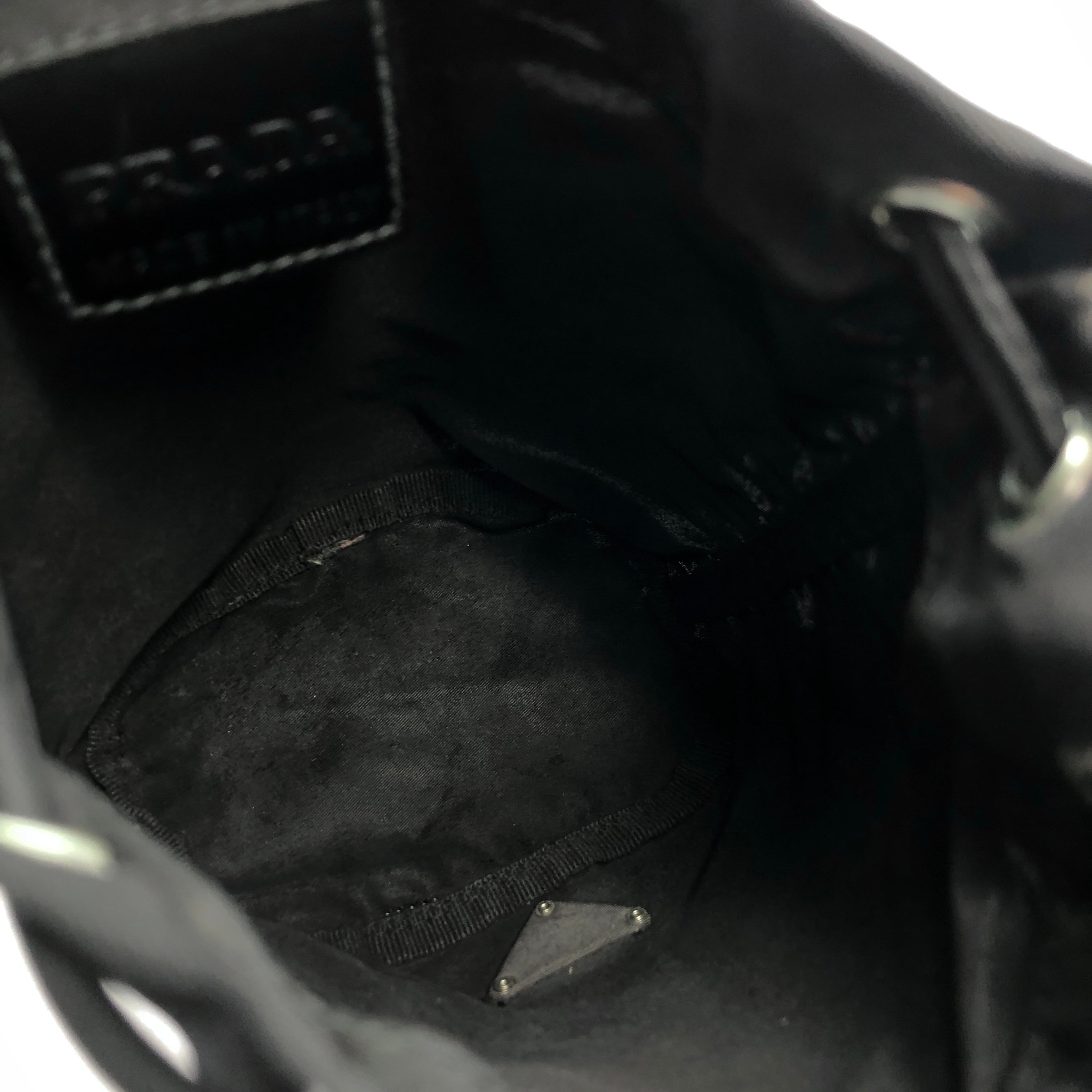 PRADA プラダ トライアングルロゴ ナイロン 巾着 ミニバッグ PRADA プラダ トライアングルロゴ ナイロン 巾着 ミニバッグ