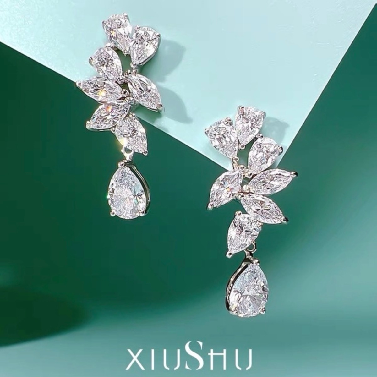 ドロップ マーキス 花びら 高炭素ダイヤモンド ピアス キラキラ ゴージャス ラグジュアリー 揺れる ホワイト シンプル | キラキラゴージャスジュエリーのXIUSHU(シュシュ)