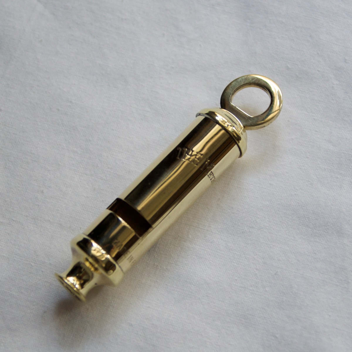 English Police Whistle Made in England / 英国製 イギリス警察 ホイッスル 真鍮 キーリング キーホルダー J Hudson&Co Ltd Acme ...