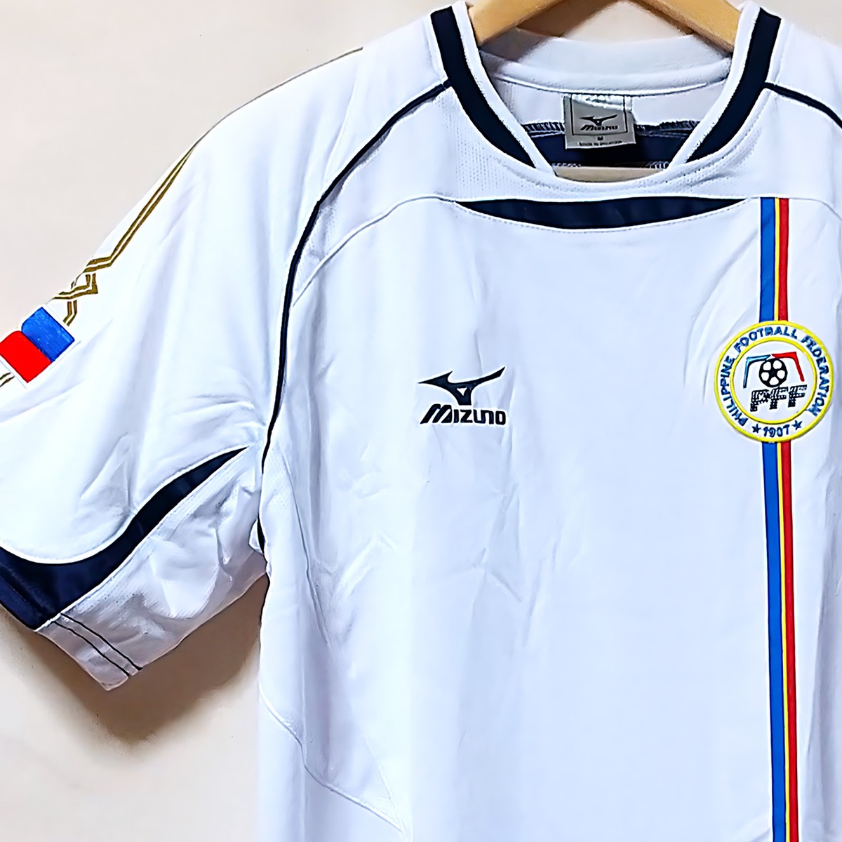 フィリピン代表 2011 Mizuno ホーム半袖 ユニフォーム 国旗付き（Mサイズ） | Qoly × LFB Vintage