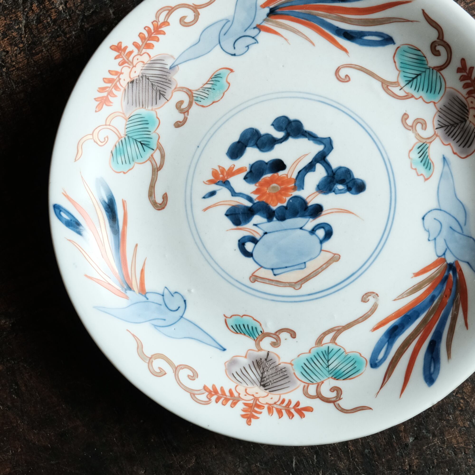 見込みに花籠 桐と鳳凰。伊万里 花文赤絵金彩中皿 骨董・antique 古美術 明治時代 | 角愛-kadoai-