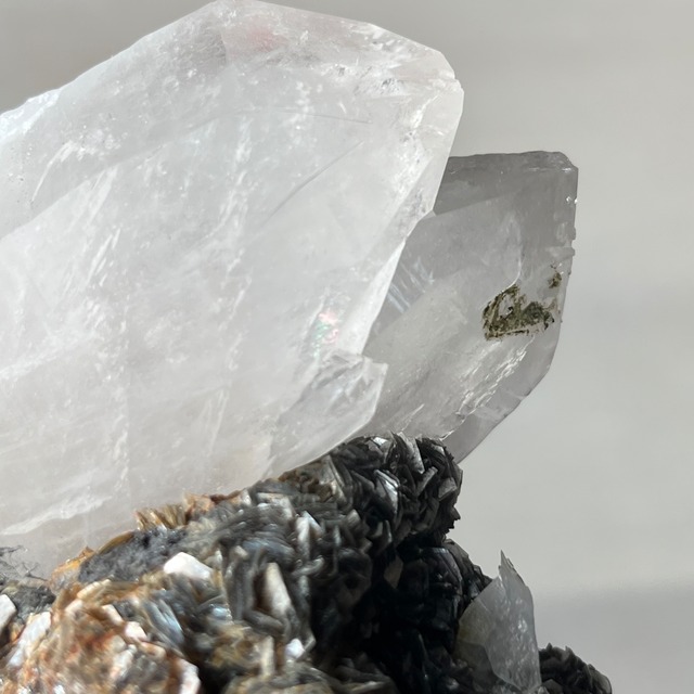 Mica Flower x Quartz - マイカフラワー x クォーツ | miniME crystal