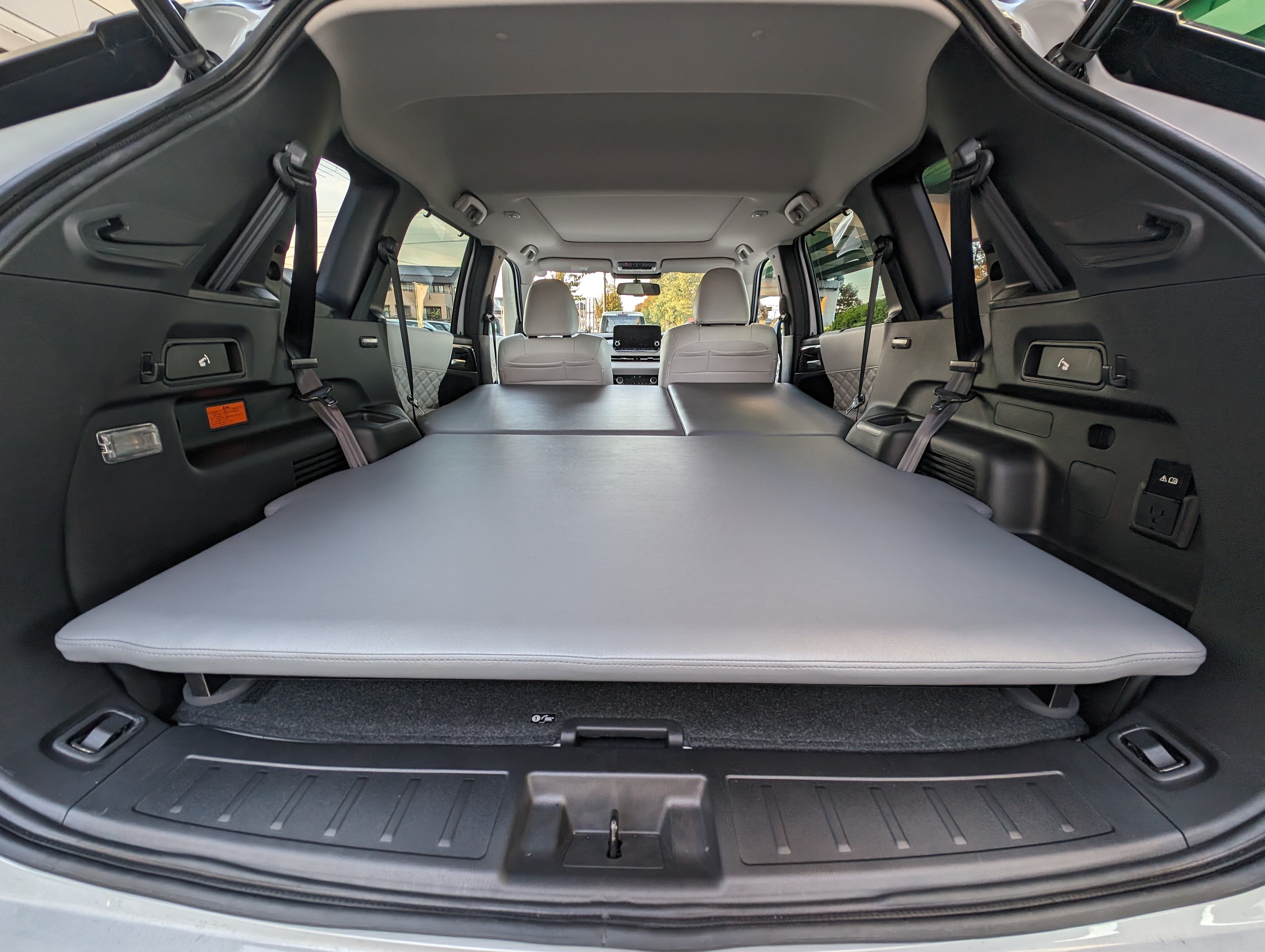 MDF ベッドキット アウトランダー PHEV（5LA-GN0W）専用（7人乗り用）車中泊 | MDF EQUIPMENT