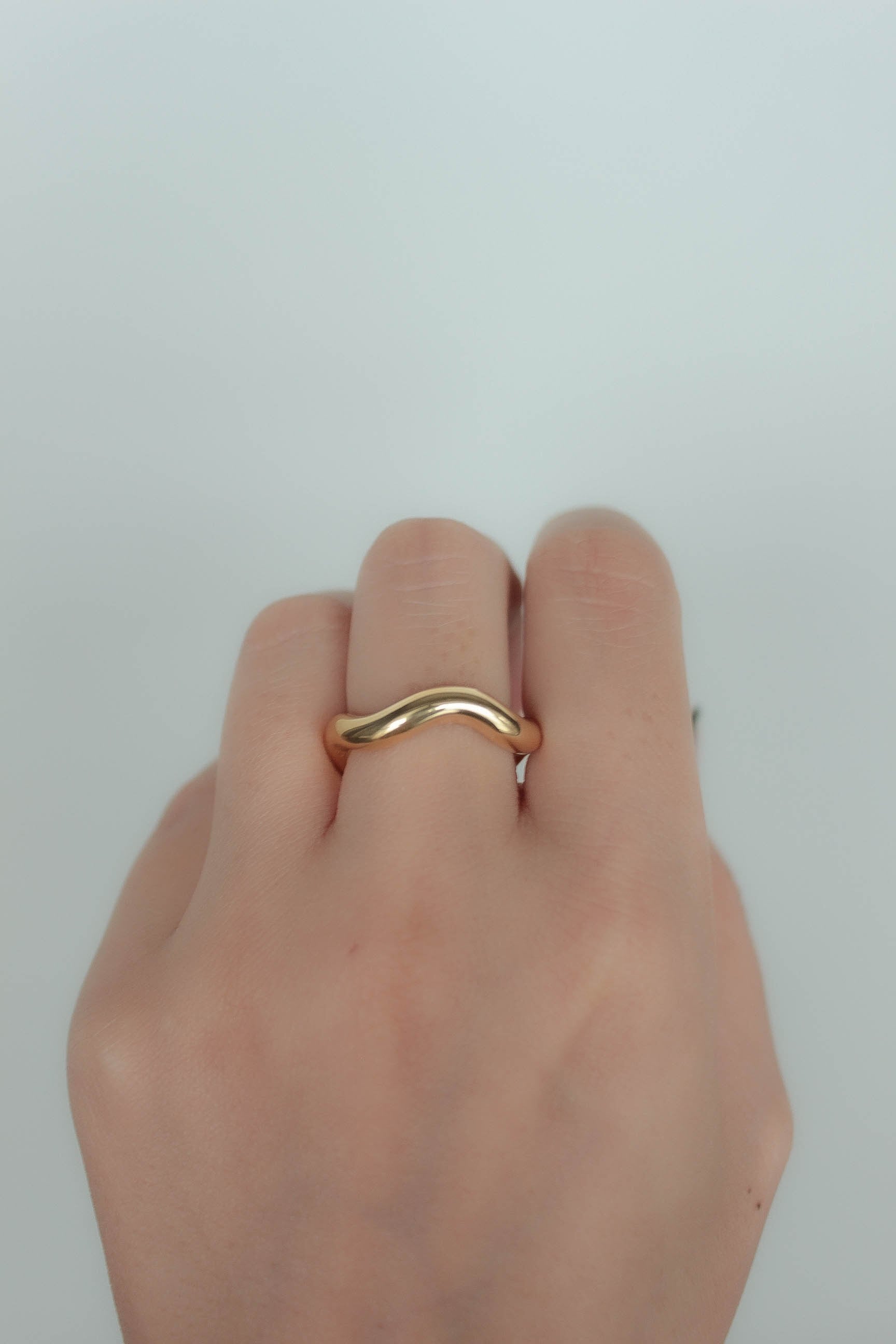 Wave Tube Ring / Wide | 金属アレルギー対応のアクセサリー ebine