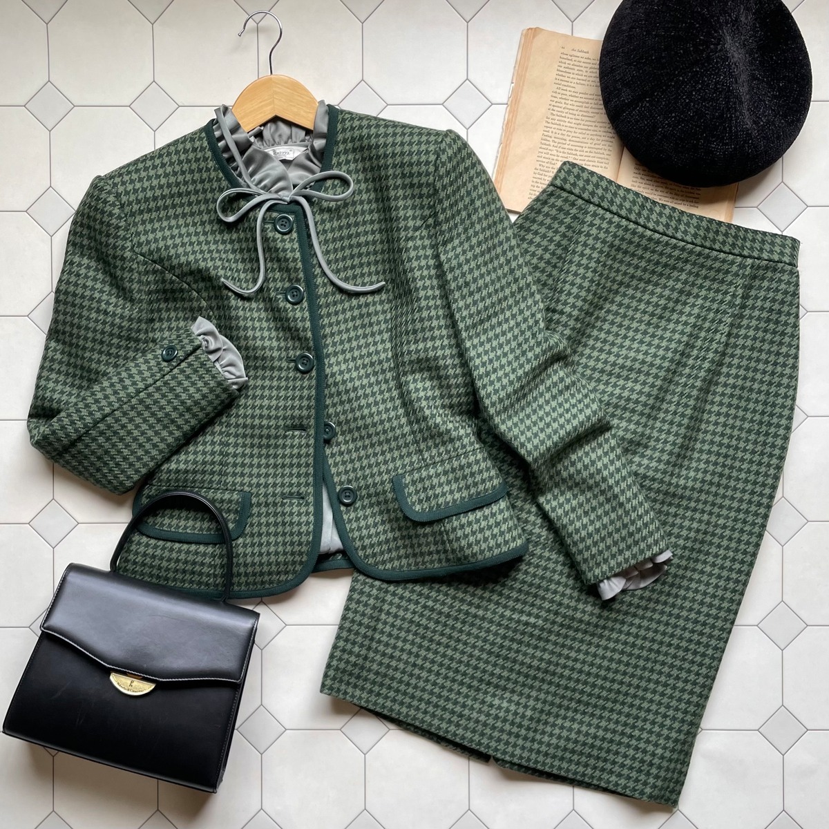 Green houndstooth Collarless jacket & Tight skirt〈レトロ古着 グリーン 千鳥格子 ノーカラージャケット & タイトスカート セットアップ ...