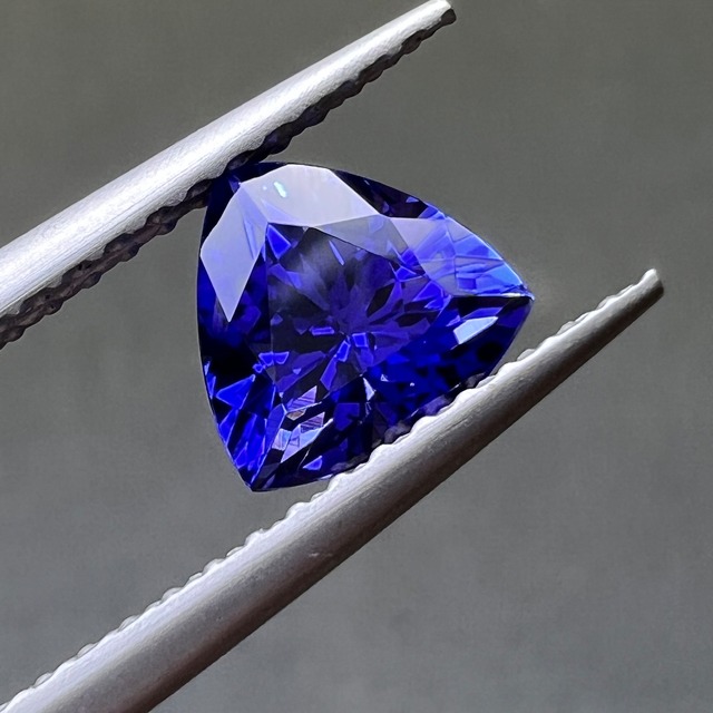 タンザナイト 1.83ct 7.84-7.81mm トリリアント ルース パープル系 | 鈴木屋