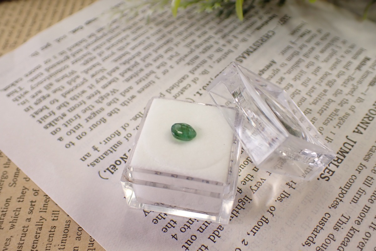 エメラルド 0.61ct [C12-1272] | differencee(ディファレンシー)