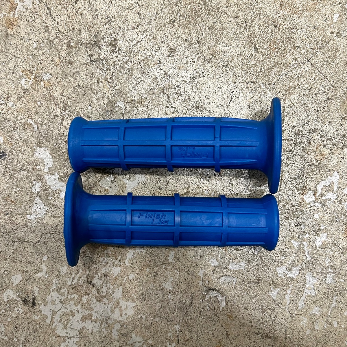 "NEW" FINISH LINE grips in BLUE / MADE IN USA | SCREAMINWHEELS