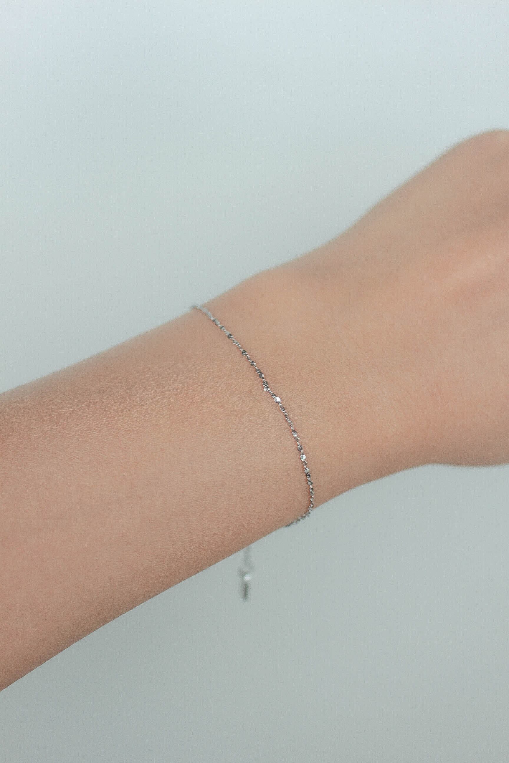 Skin Petal Bracelet | 金属アレルギー対応のアクセサリー ebine