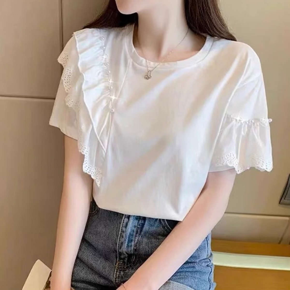 パール付きフリルスリーブ ラウンドネック Tシャツ A00529 | SproutStyle