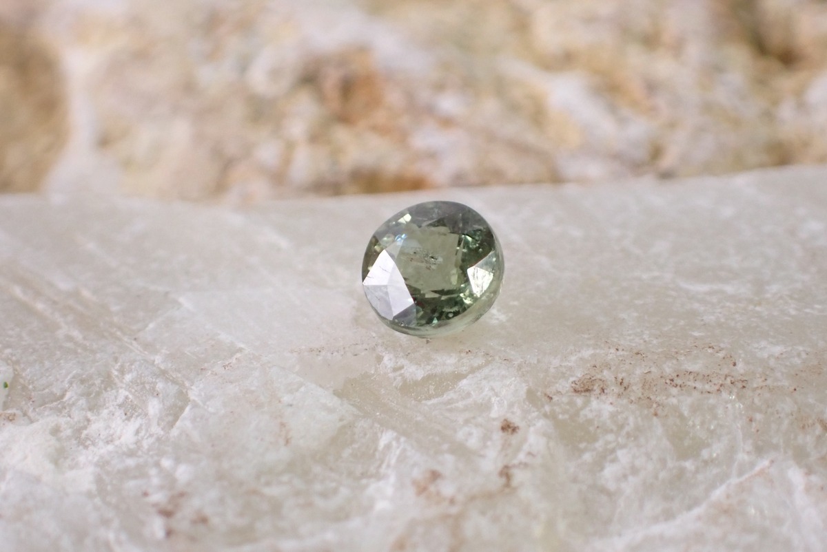 グリーンサファイア(簡易ソーティング付) 0.561ct [C3-210] | differencee(ディファレンシー)