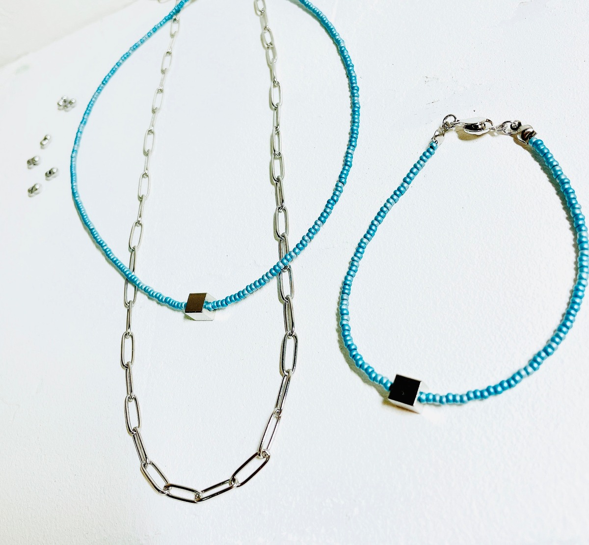 -Square bead necklace- ビーズネックレス/ブルー/ピンク/ステンレス | tsukumi