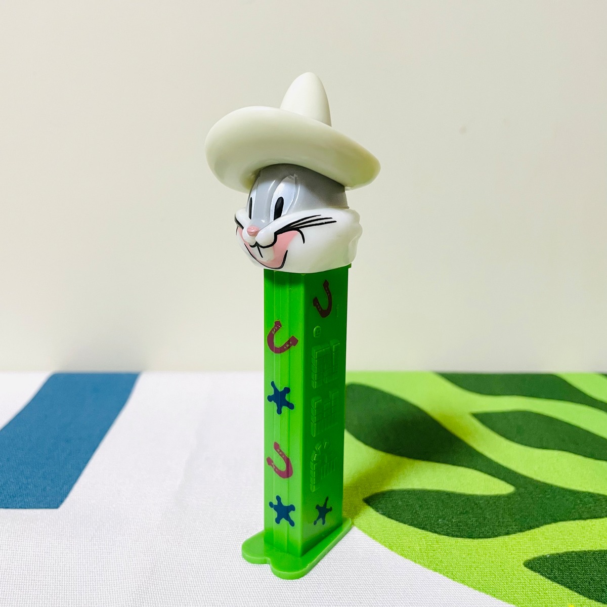 "WESTERN BUGS"② BUGS BUNNY PEZ DISPENSER ウエスタン･バッグスバニー ペッツ 2003年 BACK ...