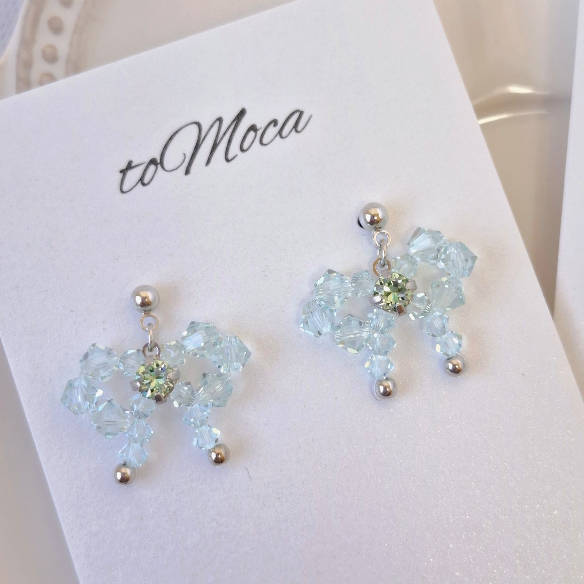 【Petit Beads Ribbon】 ビーズの揺れるリボンピアス【ライトアゾレ】orイヤリング【】 | tomoca2025