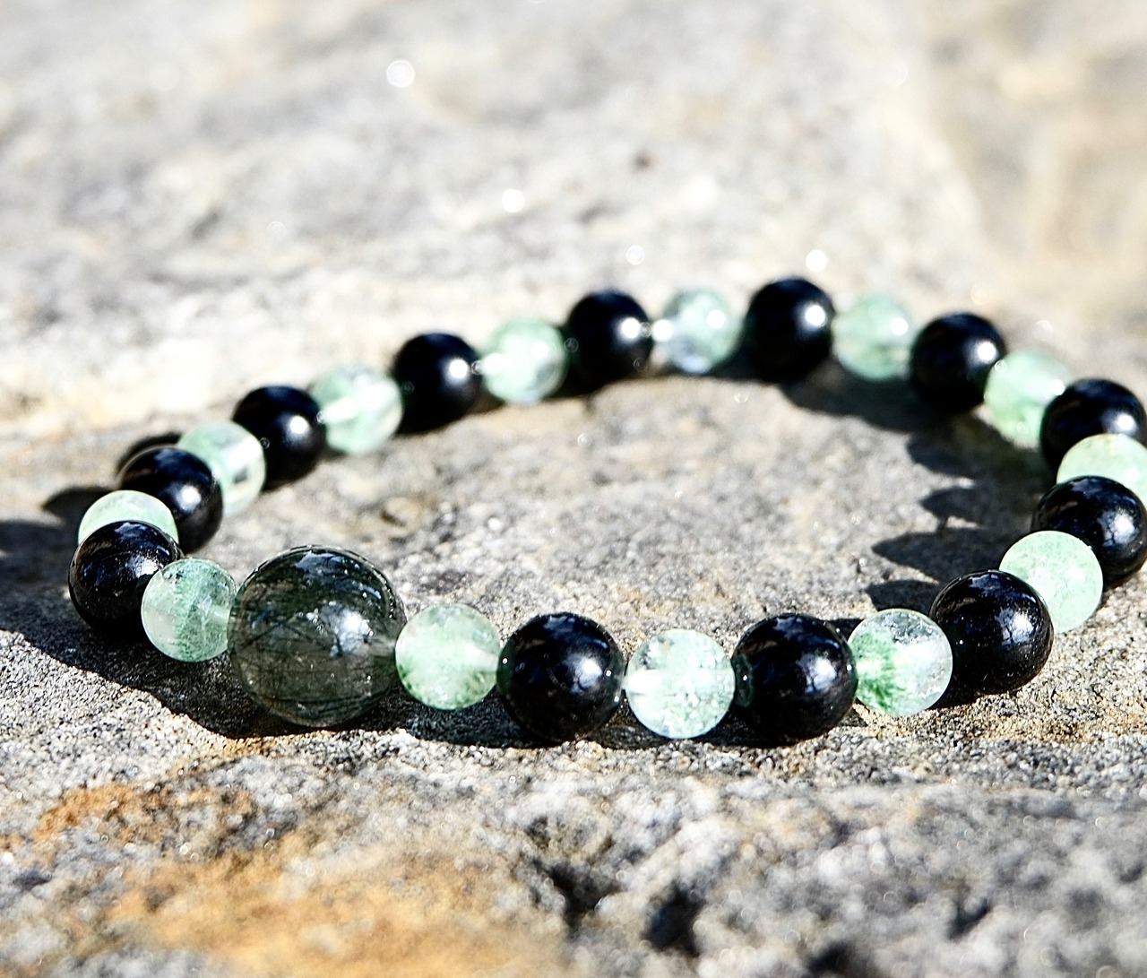【退魔・縁切り】 マダガスカルファントムクォーツ×グリーンルチル×ブラックスピネル クォーツブレスレット | seiryu