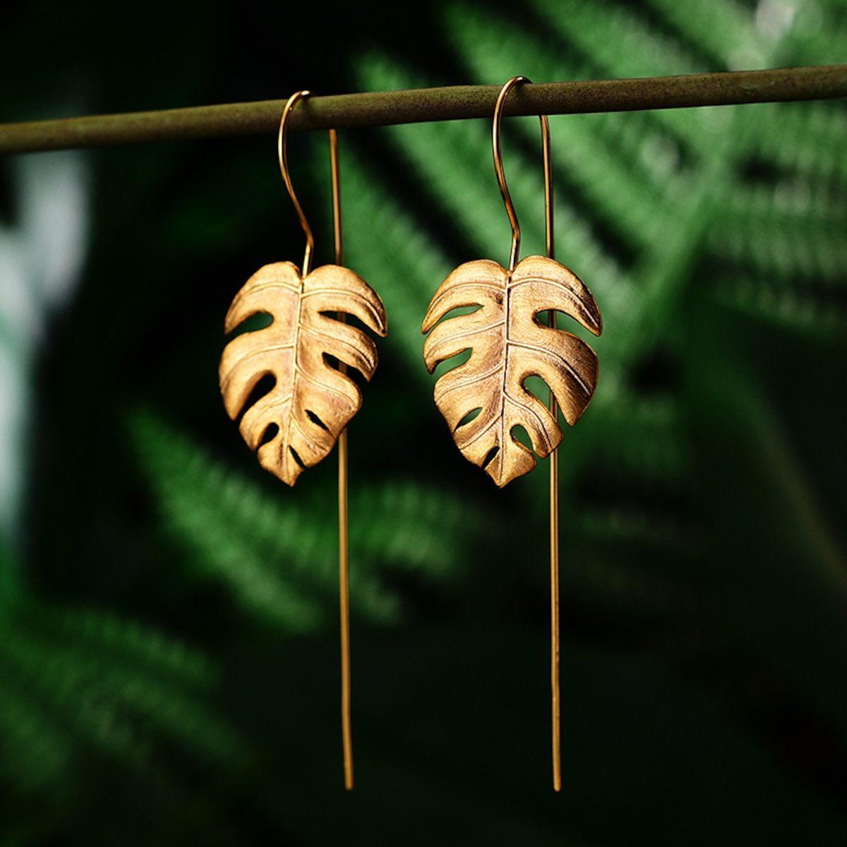Monstera Dangle Earrings / モンステラ ダングル ピアス | pochic.