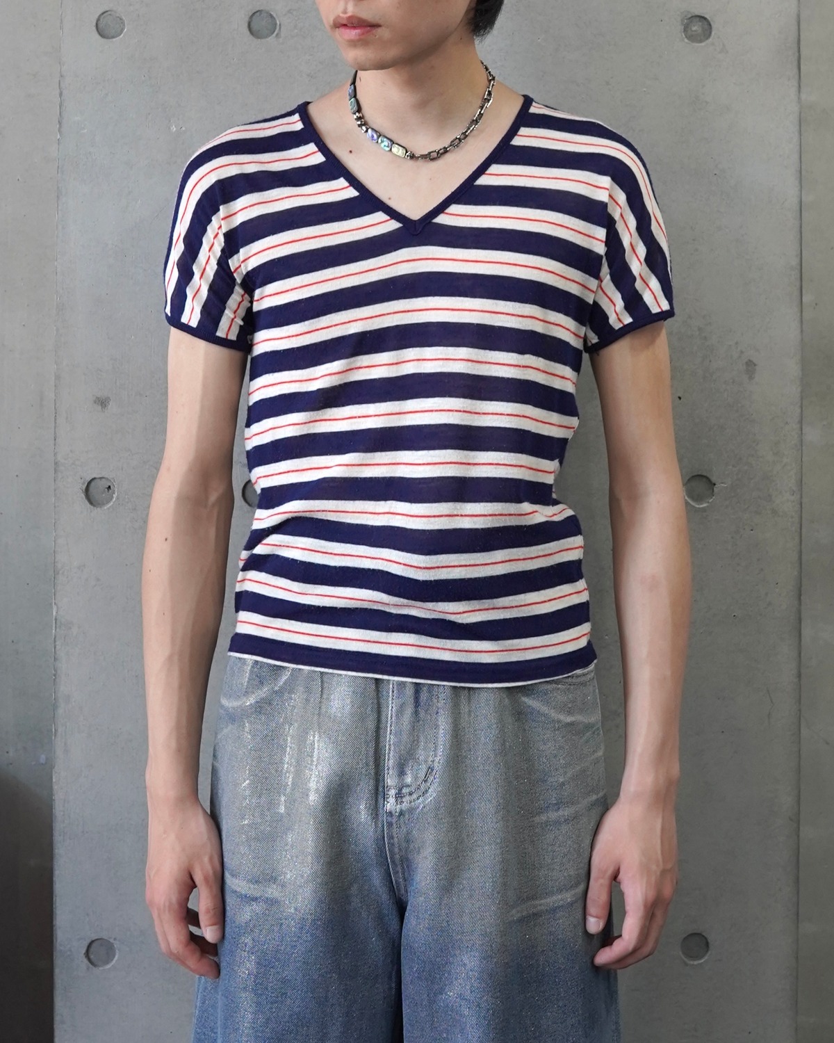 v neck border Tee | Hype