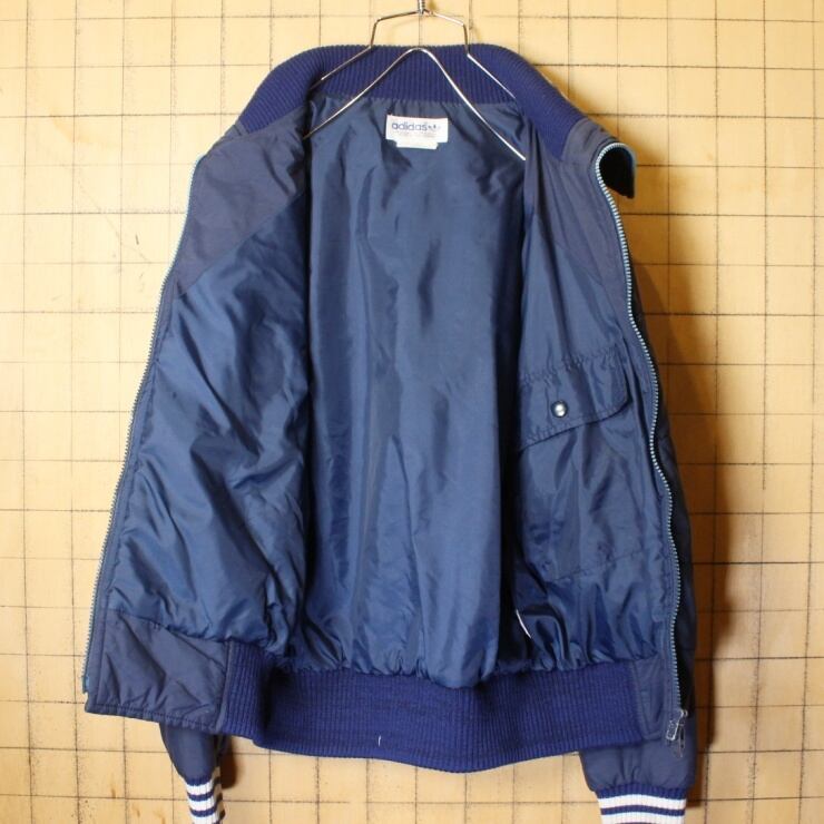 adidas、中綿ジャケット