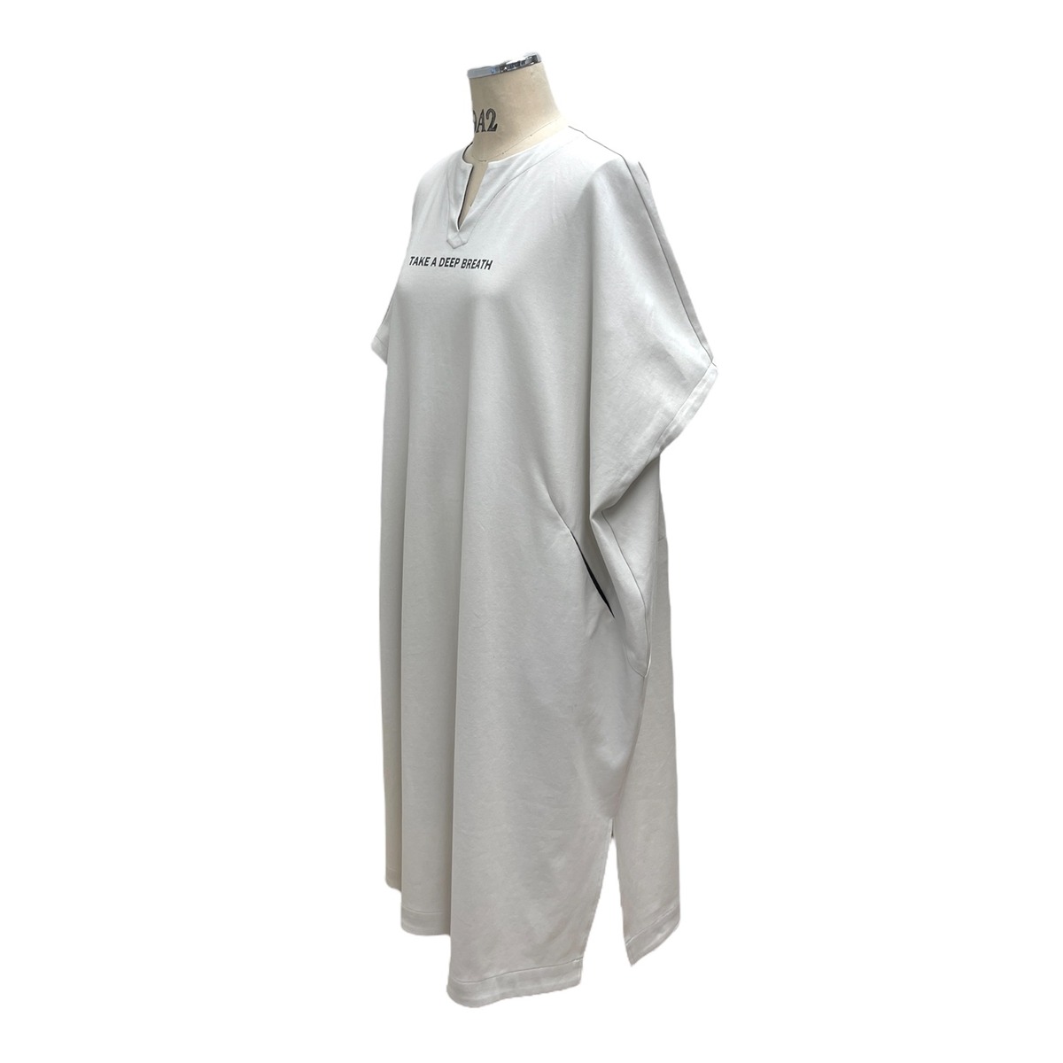 予約販売【 ayane 】ワンピース丈キーネックロゴロンT (825537) 4月お届け | LARACROFT