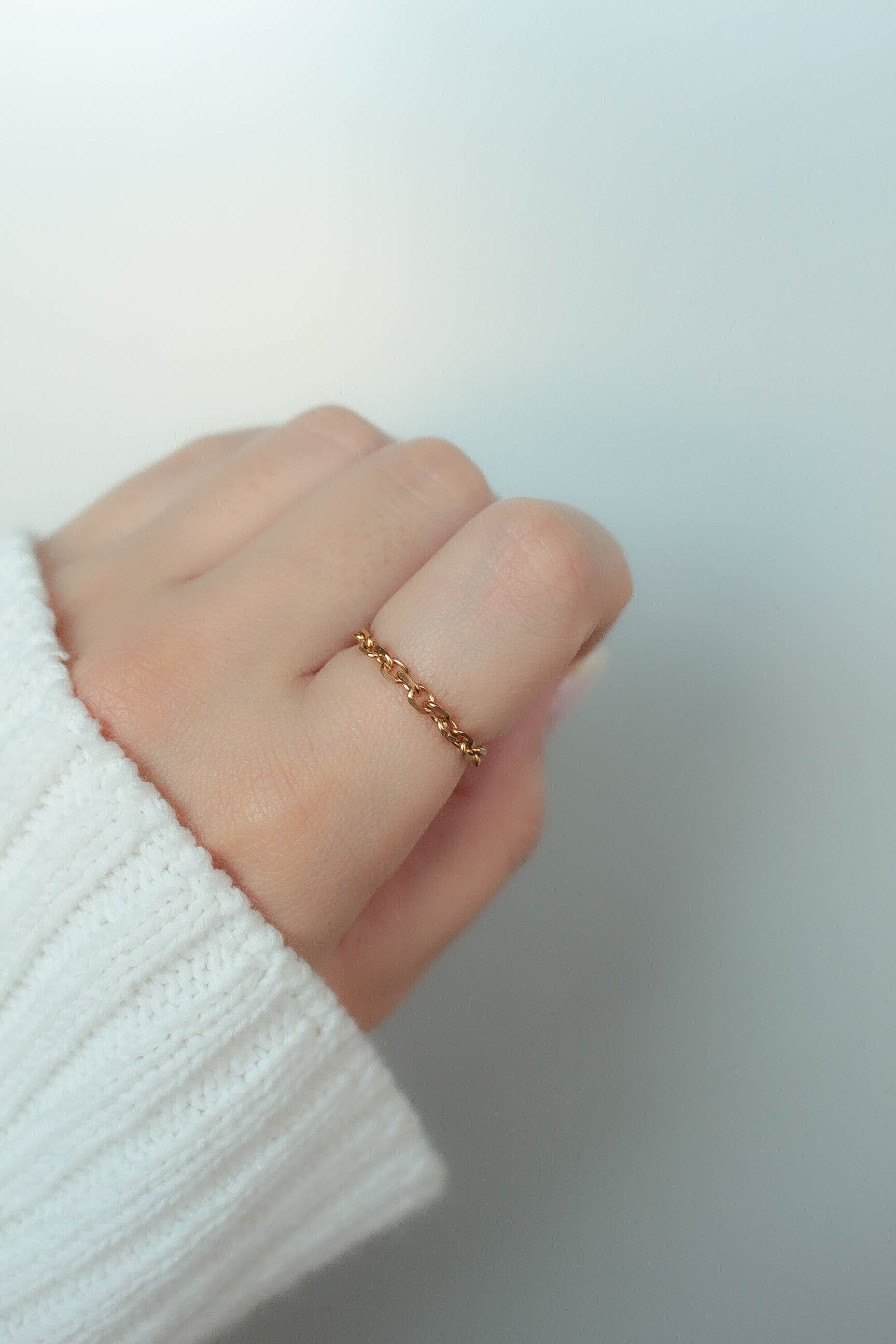 Thin Chain Ring | 金属アレルギー対応のアクセサリー ebine