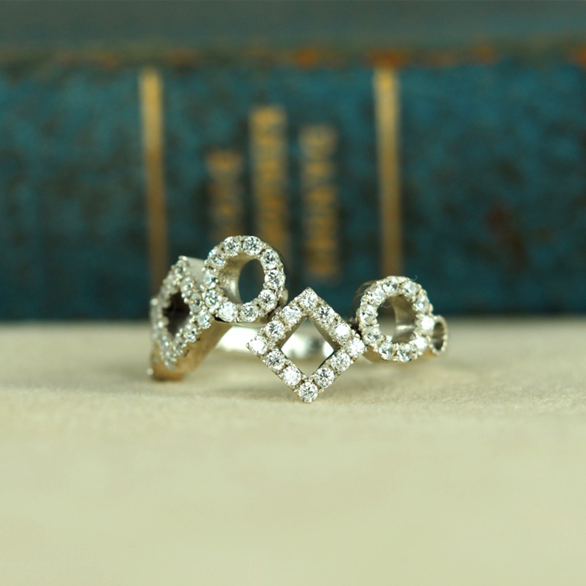 diamond geometric ring | chariscr8