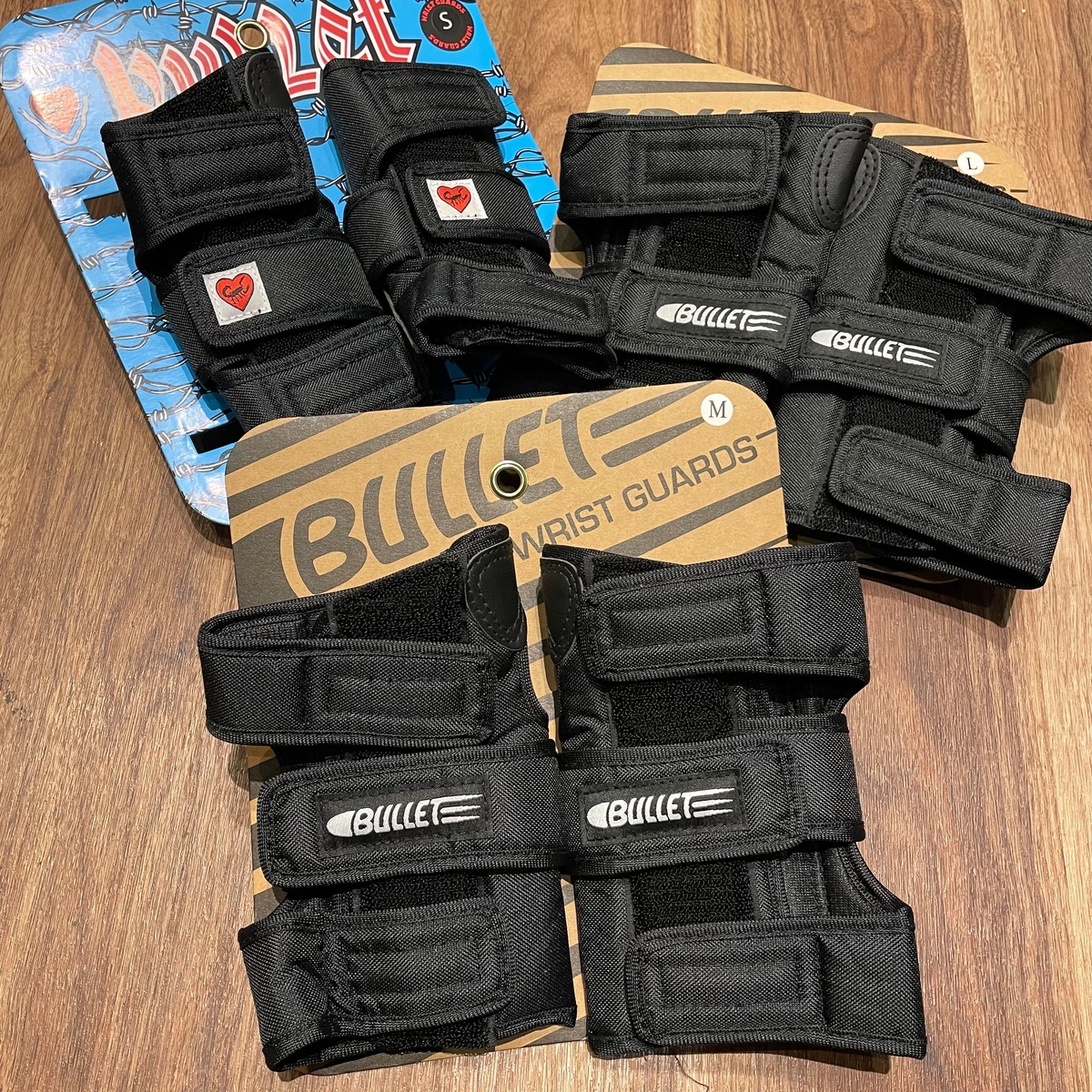 【BULLET】wrist guard | switch