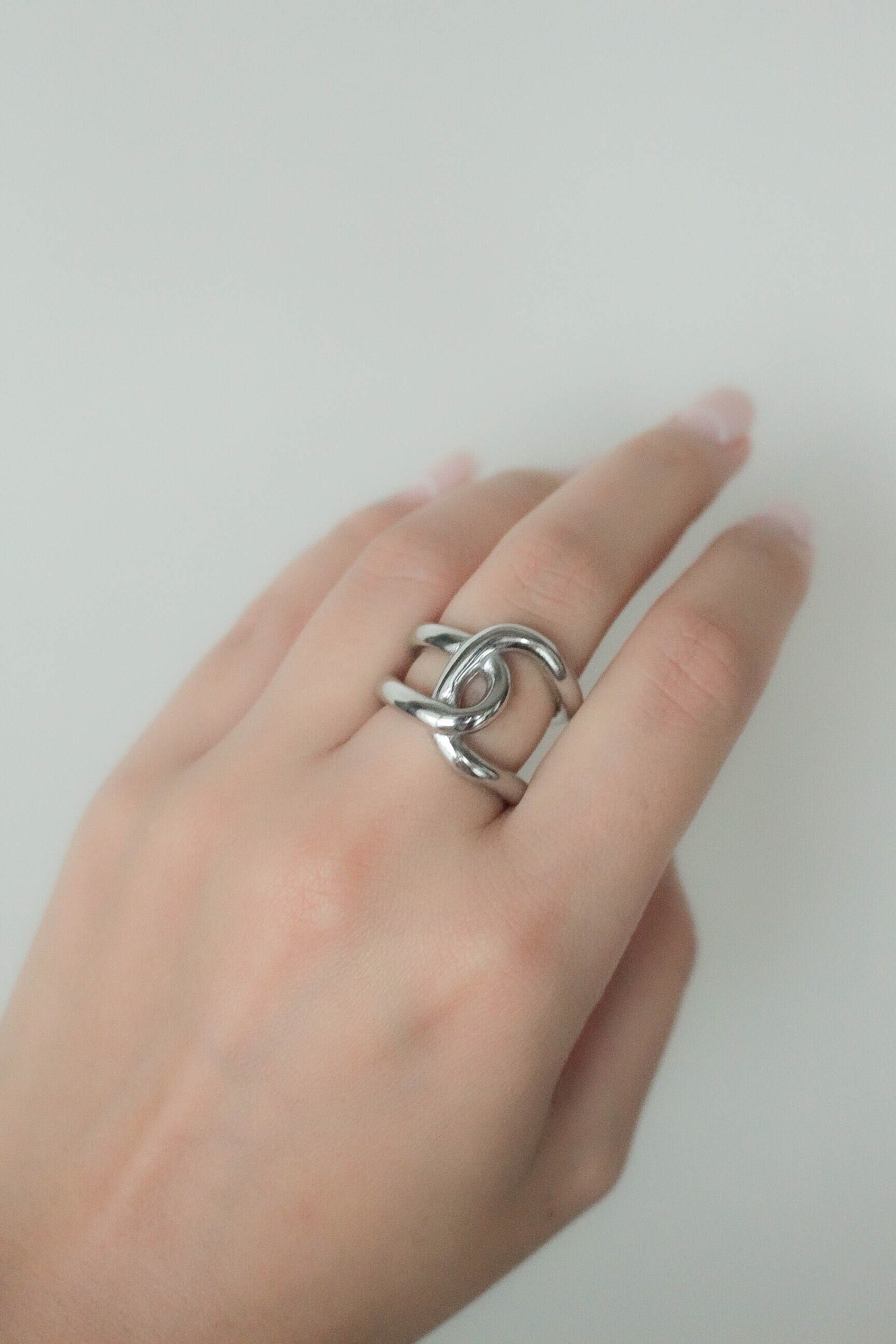 Big Cross Ring | 金属アレルギー対応のアクセサリー ebine