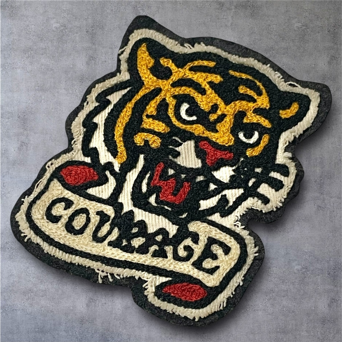 “COURAGE” PATCH チェーンステッチワッペン | 【RIOTT/ライオット】