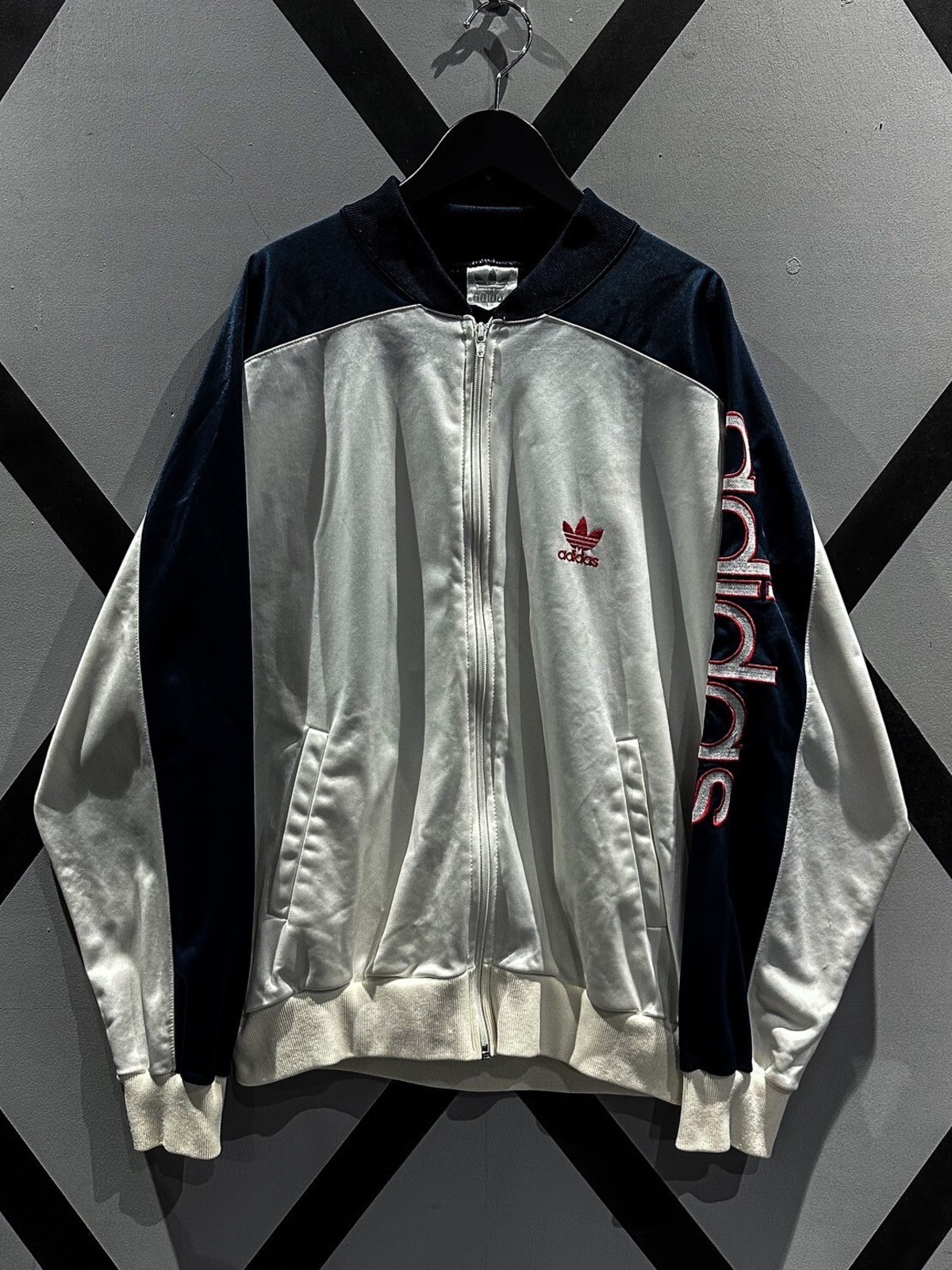 【X VINTAGE】"adidas" 80's Swiching Color Design Vintage Loose Track Jacket | Caka(カカ）下北沢古着屋、セレクトショップ