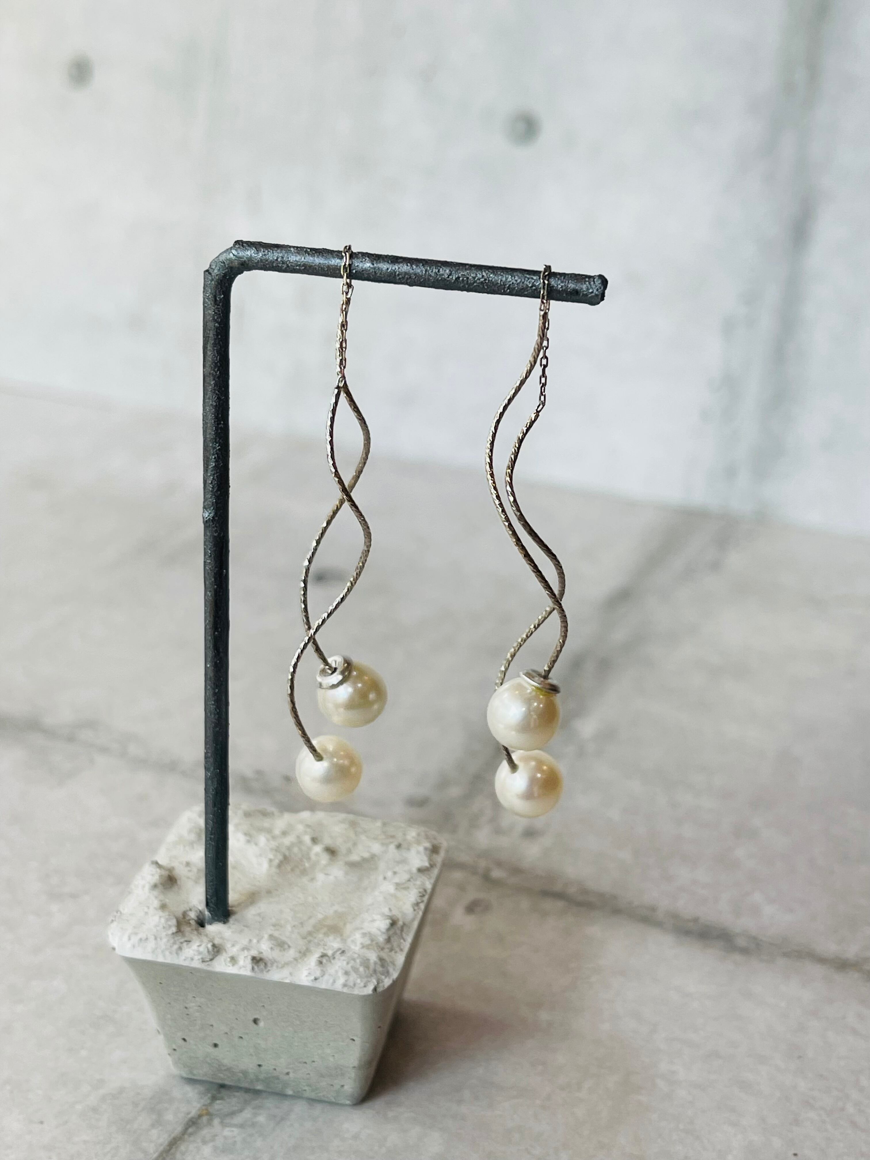 淡水パールツイストピアス | moeano