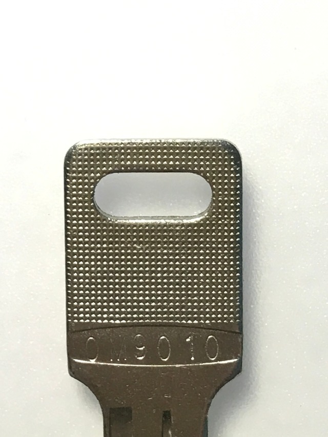 オフィス家具鍵 中古 オカムラ OM9010 デスク 書庫 オリジナルキー | オフィス家具のイマイ家具店