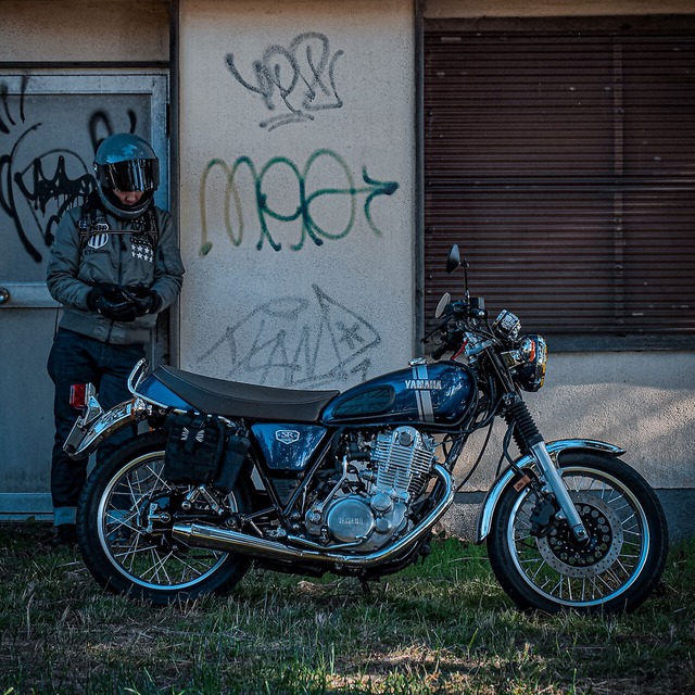 YAMAHA SR400 ガソリンタンク用デカール Dubble line デザイン | Richard-Handmade