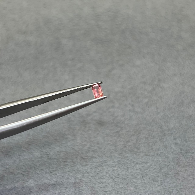 ヴェイリネナイト 0.15ct 3.99mm×2.41mm オクタゴナルカットルース | 鈴木屋
