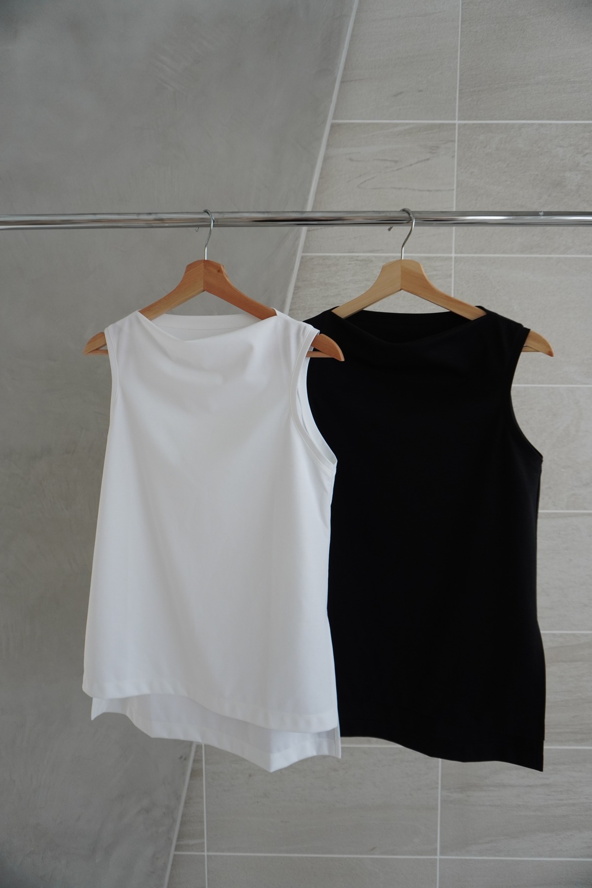 DRAPE NECK TOP | TWILL