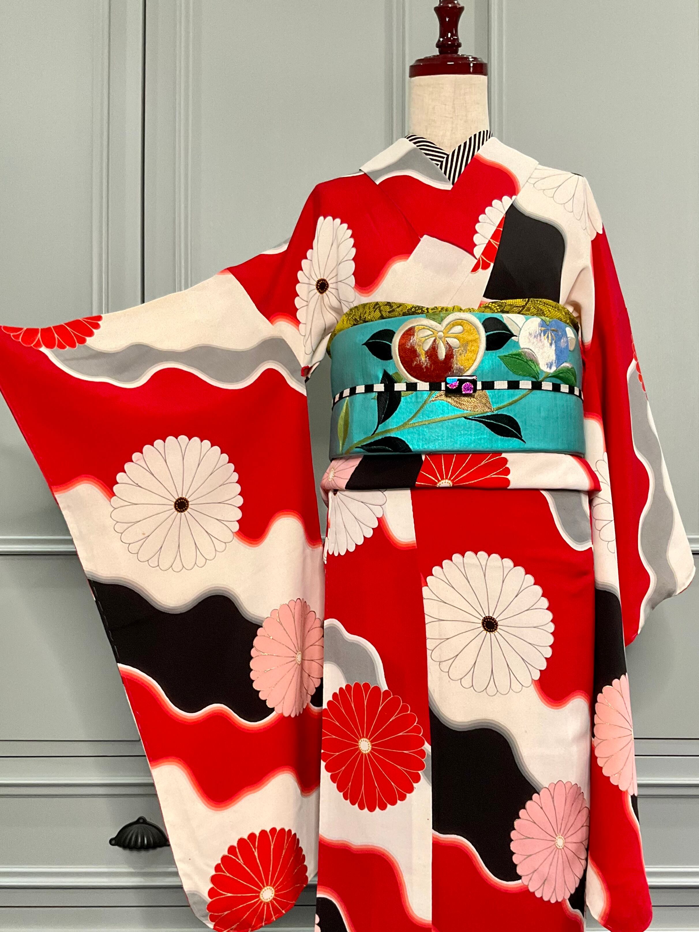 Wave Contrast*赤 白 黒 グレー 菊 花 アンティーク小紋着物 Wave Contrast*赤 白 黒 グレー 菊 花 アンティーク小紋着物