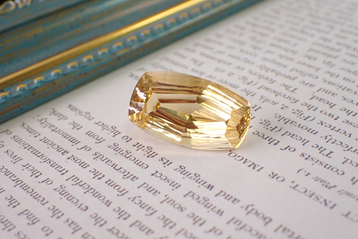 シトリン(コンケーブカット) 15.82ct [C5‐410] | differencee(ディファレンシー)