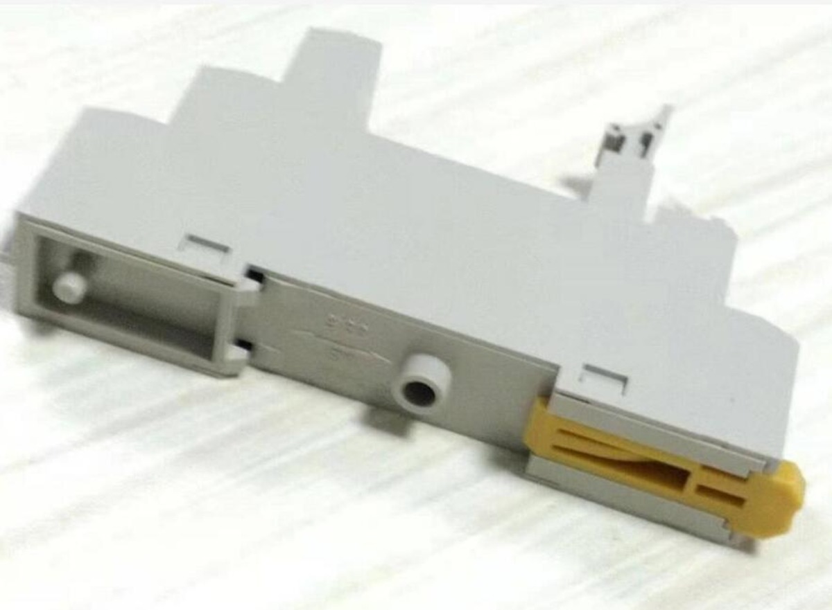 新品 Omron オムロン P2rf 08 E 表面接続ソケット 100個セット Tacticsshop Base店