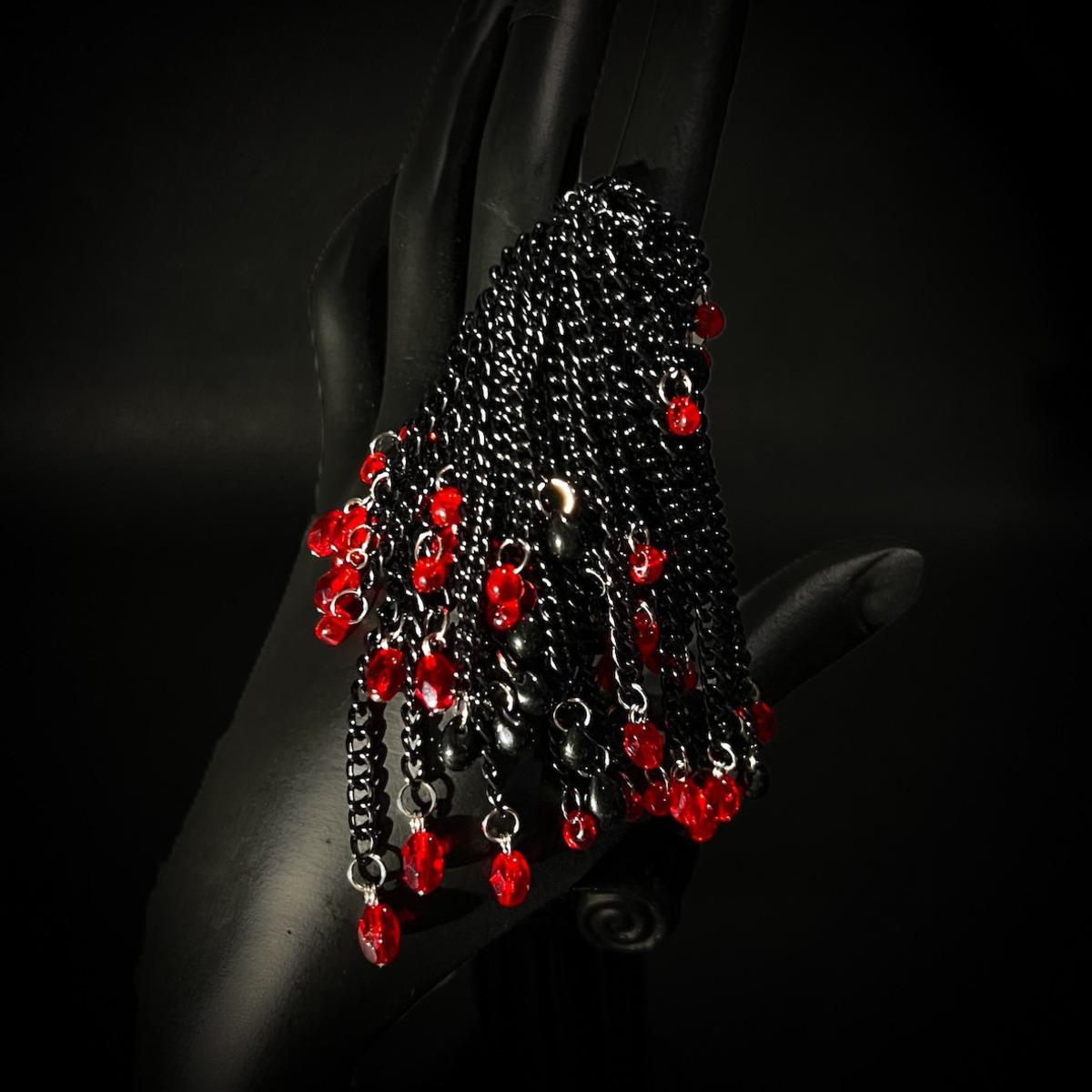 Chain Ring Vampire | Ranunculus