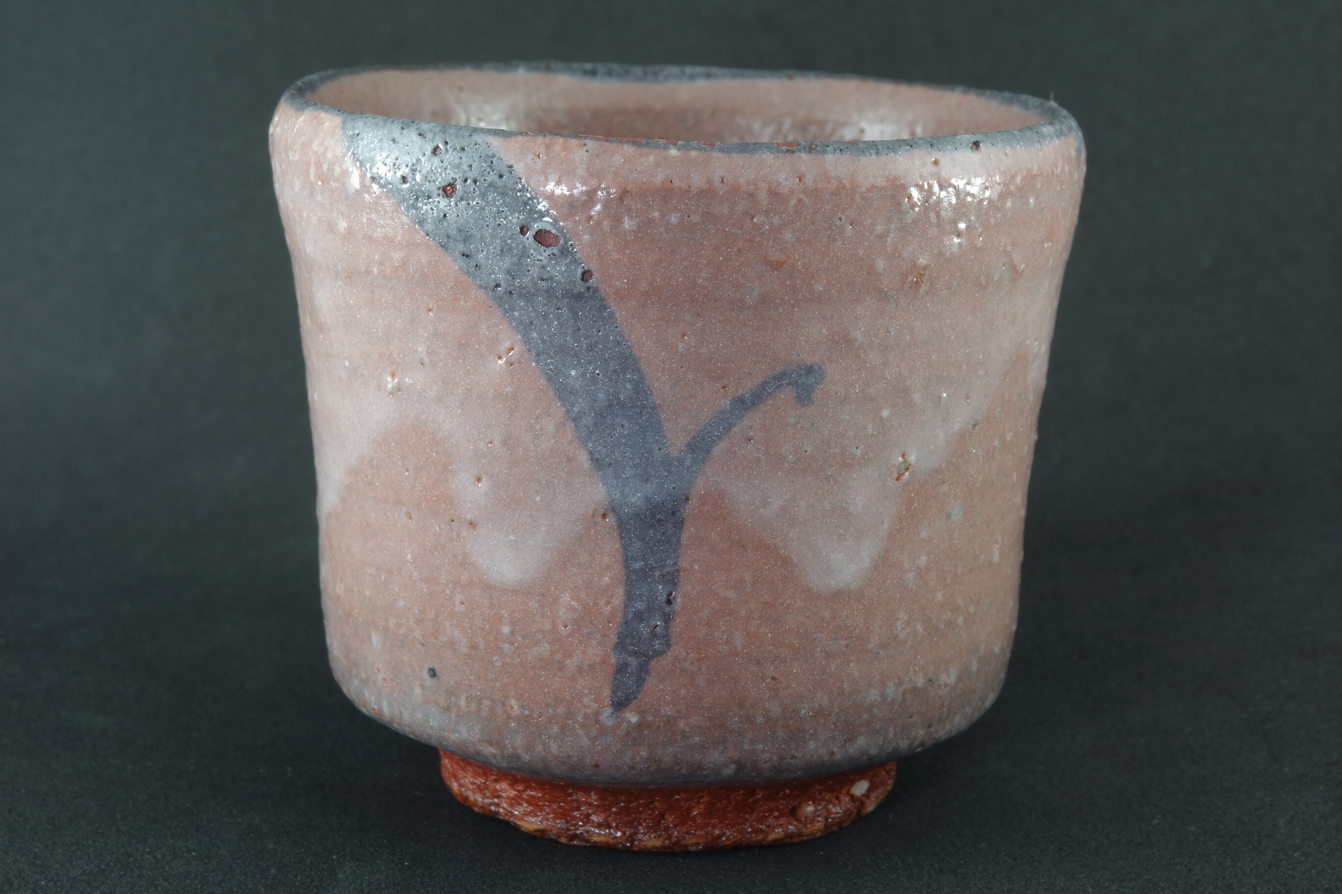 唐津焼ぐい呑み 碇 健 作品 絵唐津ぐい飲み □希少土(唐津市相知 唐津焼ぐい呑み 碇 健 作品 絵唐津ぐい飲み □希少土(唐津市相知
