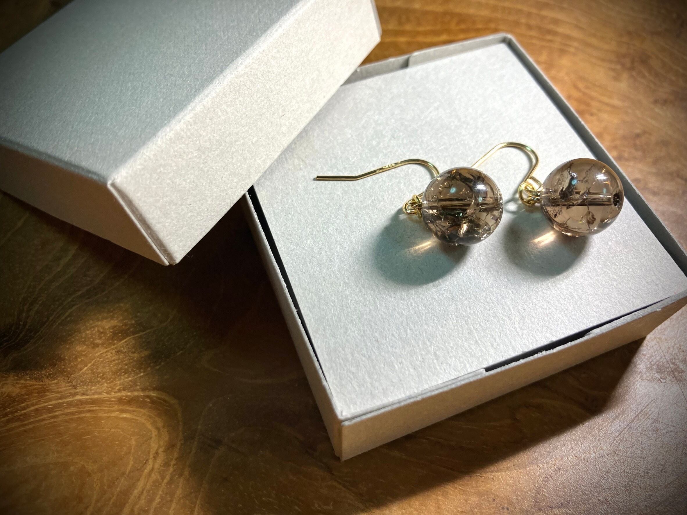 浄化覚醒ピアス スモーキークォーツアイリス 14KGF A | Uzuヒーリングサロン