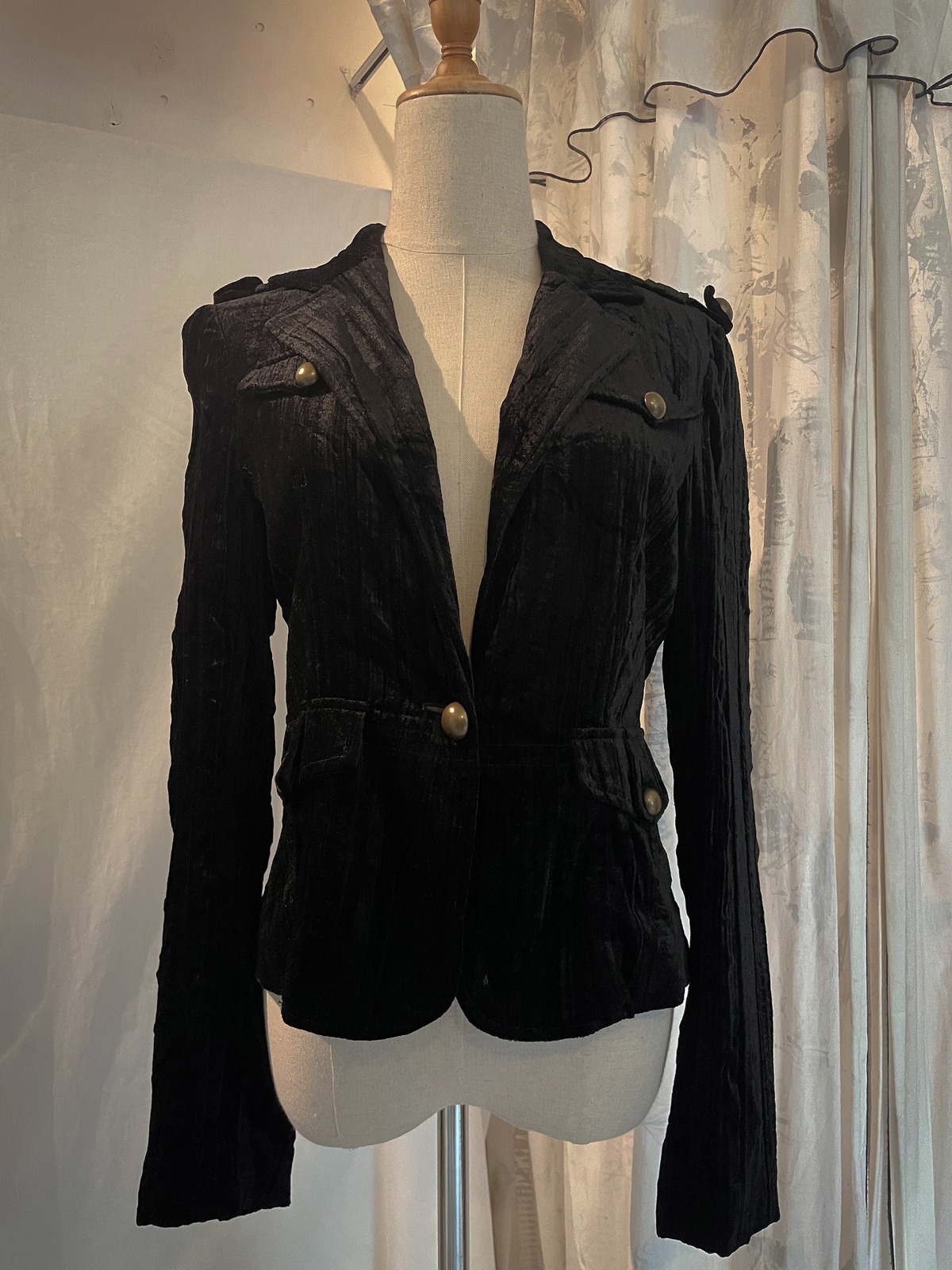 Black Velvet Tight Jacket | Queens