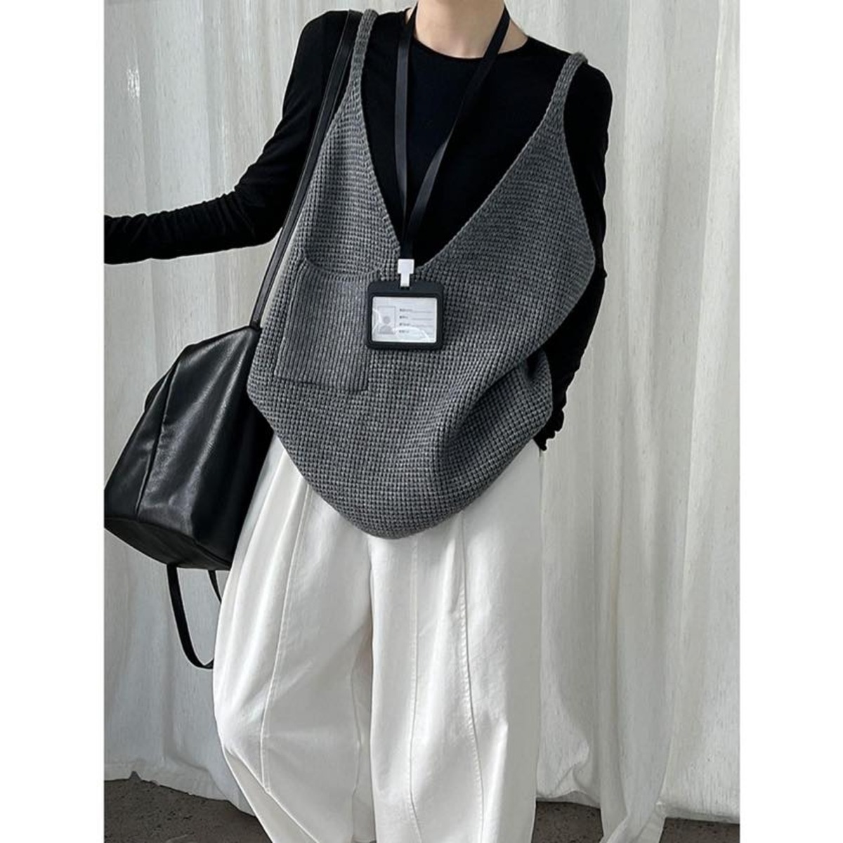 deep V-neck knit vest | colorer
