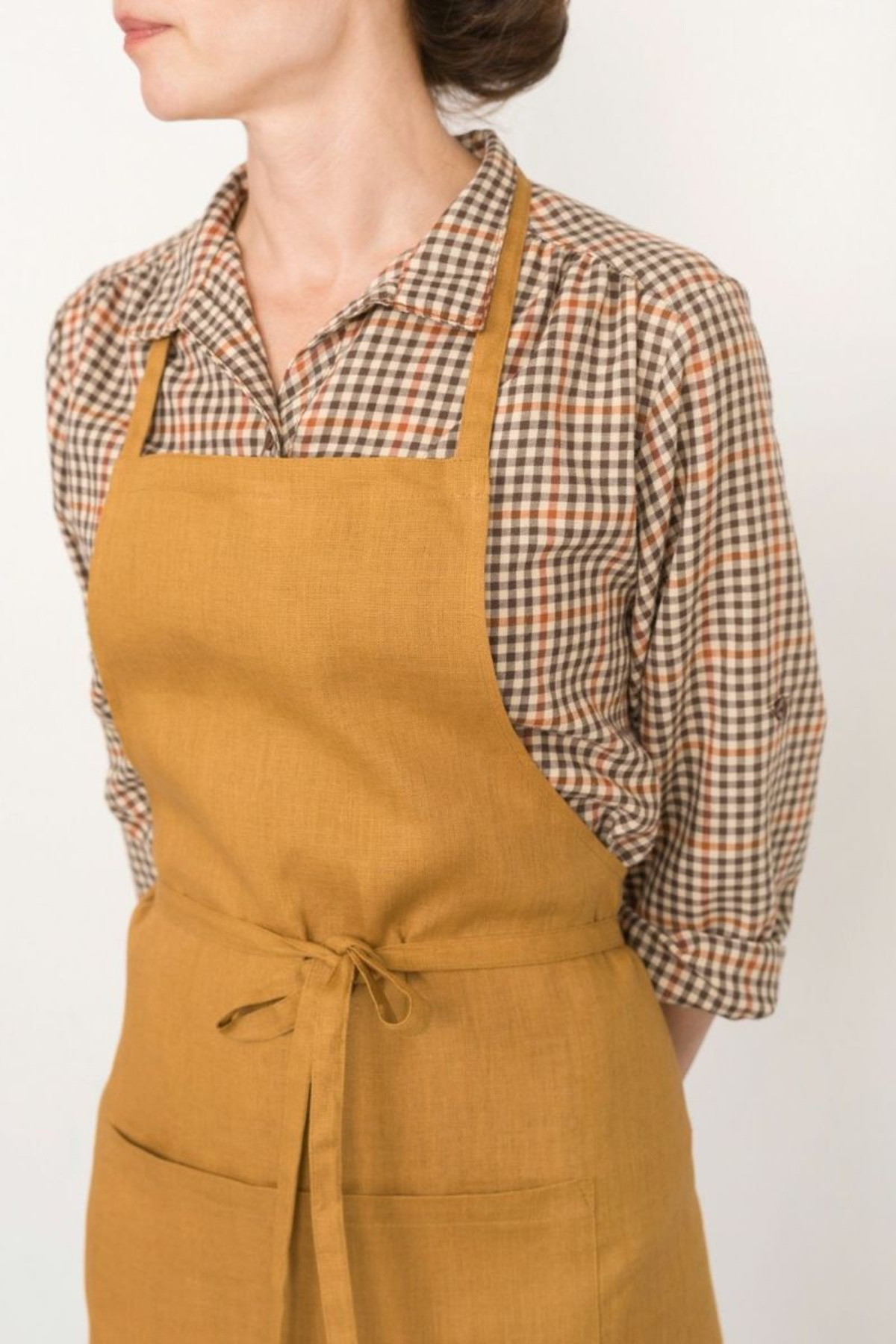 リネン フルエプロン ／ カラメル | fog linen work | inoya | Basic Life Store いつまでも愛される 日常の定番を集めたライフスタイルショップ