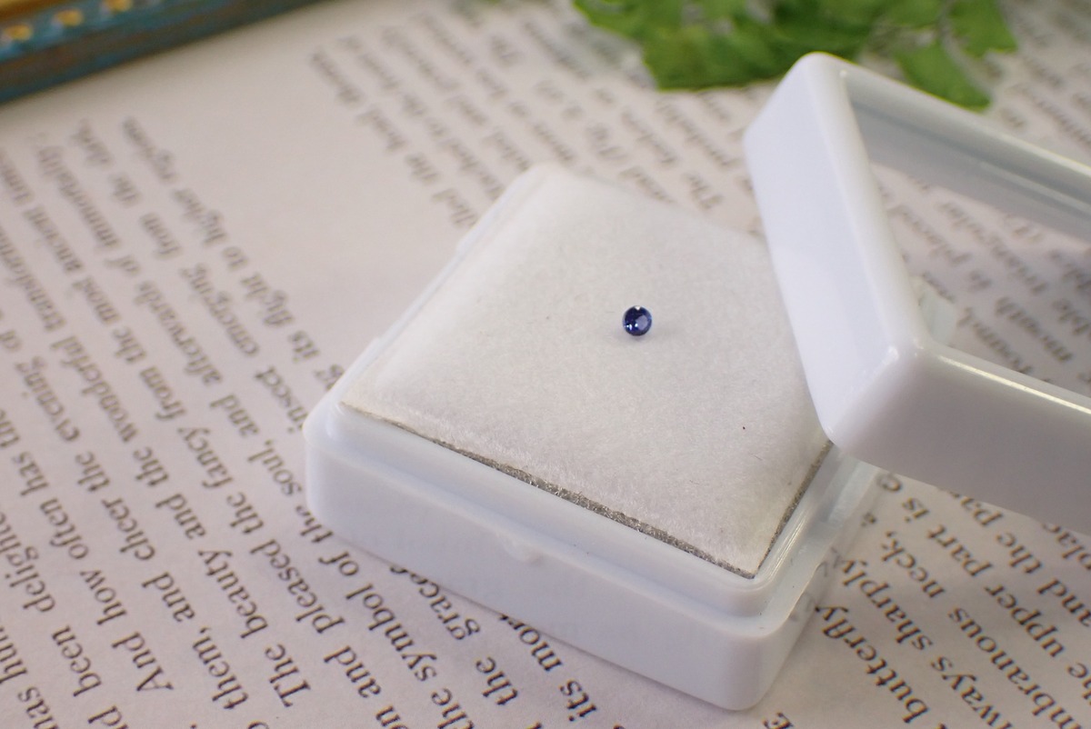 サファイア（非加熱） 0.04ct [C4‐1100] | differencee(ディファレンシー)