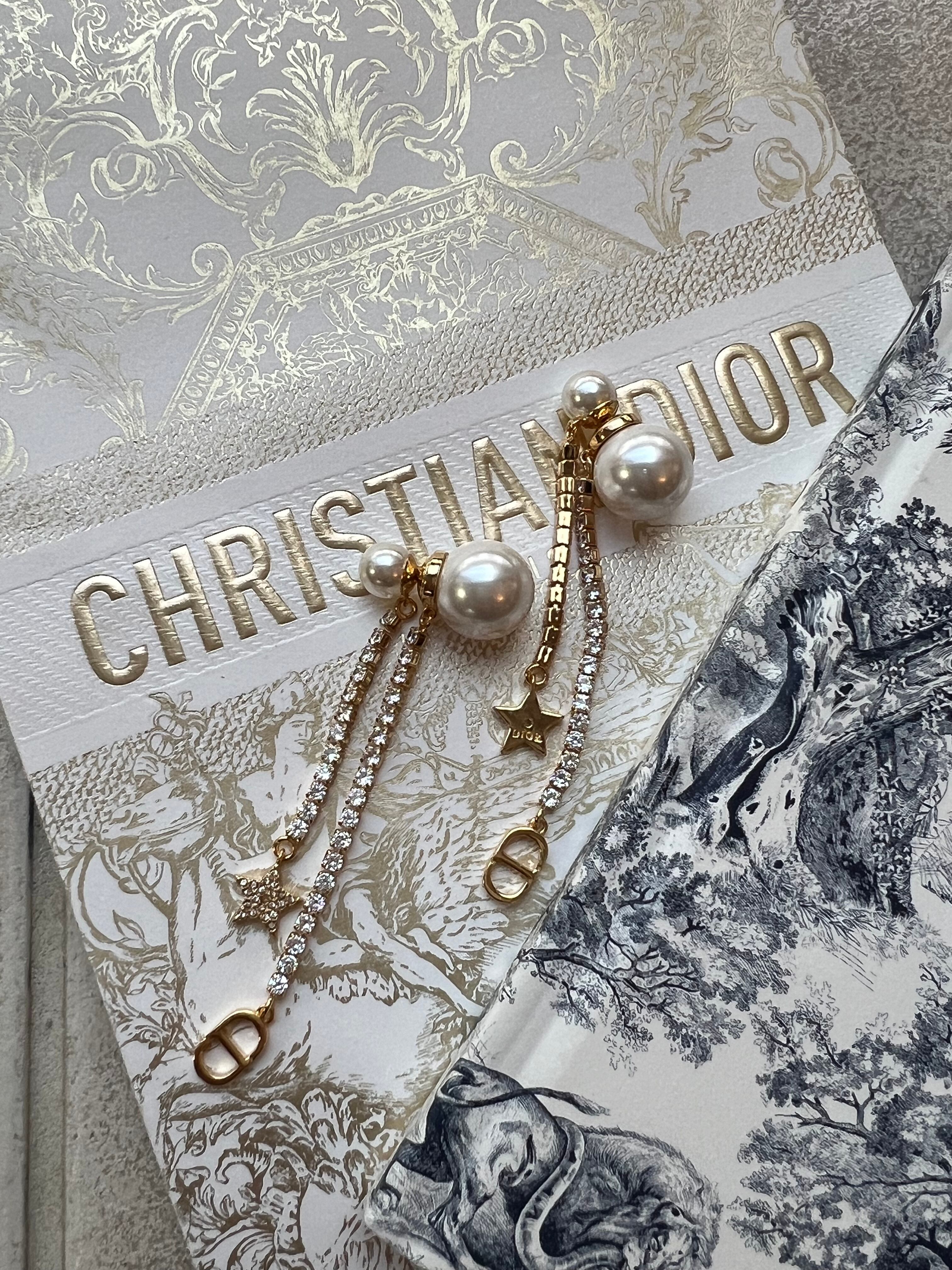 ハイブランドファン必見 蜂刺繍 高見えワンピース | Narcix ハイブランドファン必見 蜂刺繍 高見えワンピース | Narcix