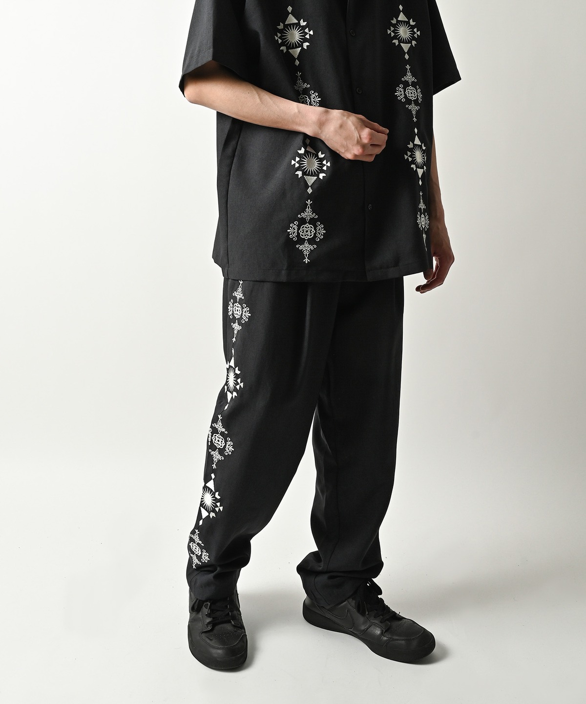 ATELANE Tropical Cuban Pants (CHA) 25A-18060 | DEPROID OFFICIAL EC